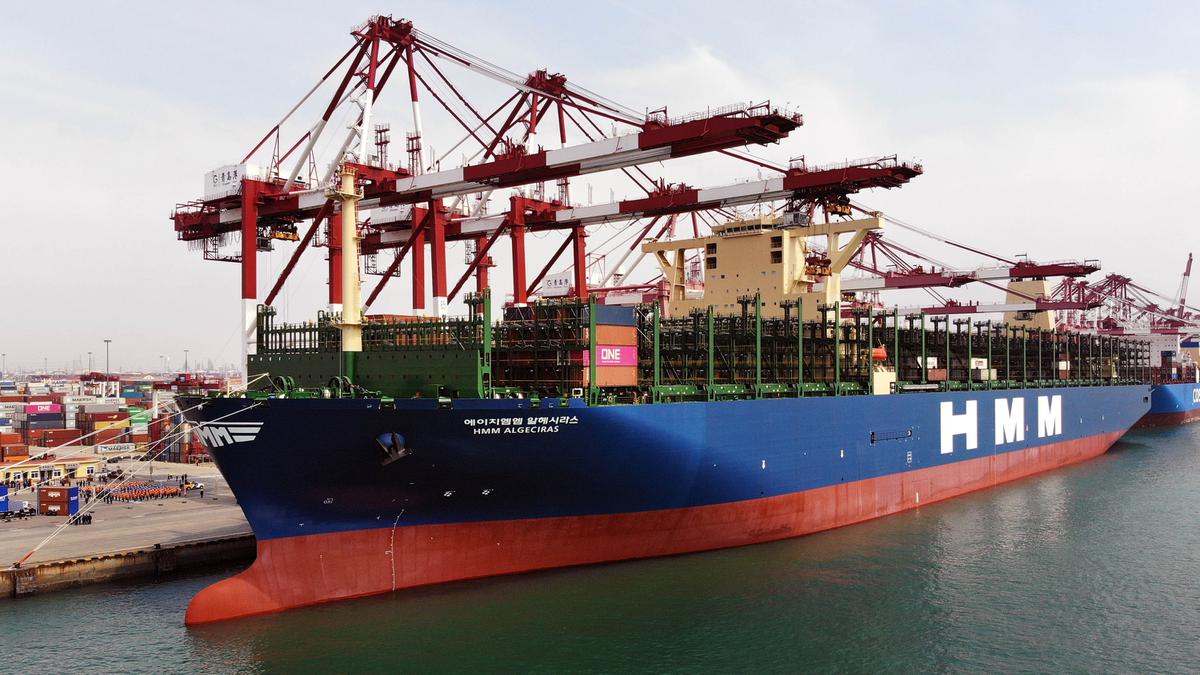 FOTO: Pelayaran Perdana Kapal Kontainer Terbesar di Dunia - Foto Liputan6.com