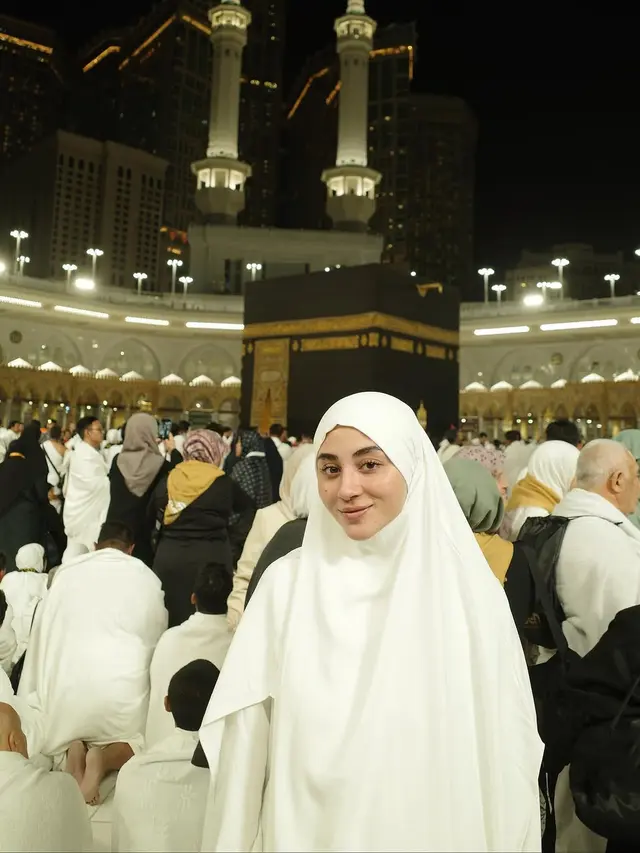 7 Artis Umrah Jelang Puasa Ramadhan 2025, Sintya Mariska Berdoa Hadiahi ...