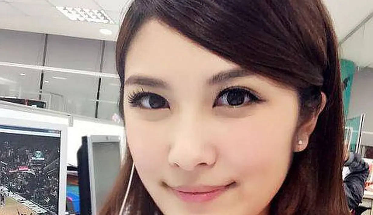 Junze Zhuo: Pembawa Berita Cantik Yang Mencuri Perhatian di Dunia Maya - Photo Fimela.com