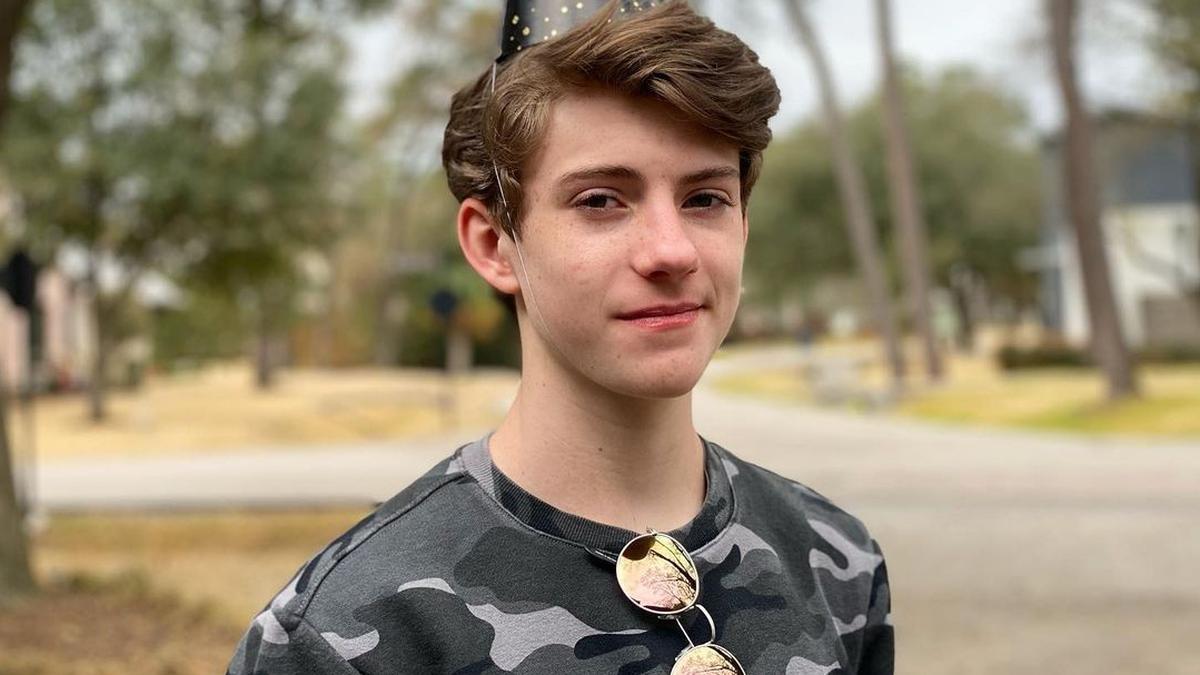 Bintang 9-1-1 Lone Star Tyler Sanders Meninggal Dunia Usia 18 Tahun ...