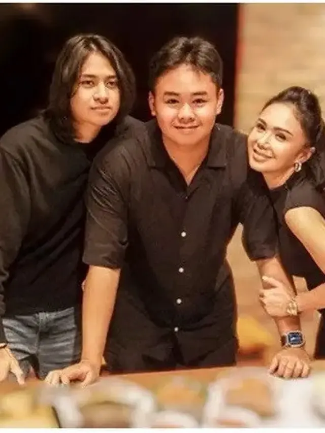 6 Potret Keakraban Yuni Shara Bersama Cavin Obrient, Anak Sulung ...