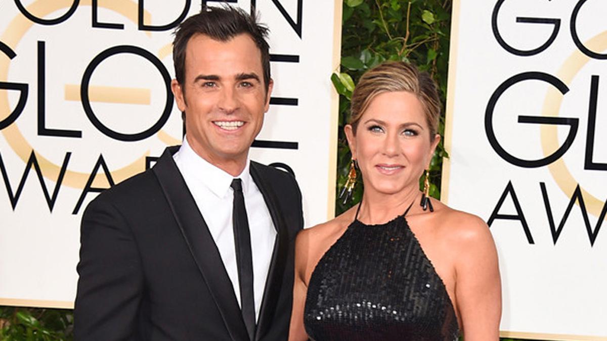 Jennifer Aniston Topless Dipeluk Pria, Apa Reaksi Justin Theroux?