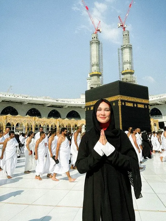 6 Model Gaya Hijab ala Luna Maya yang Elegan dan Syar'i, Bisa Jadi ...