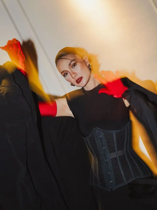 Luna Maya dan Darius Sinathrya Jalani Adegan Dewasa dalam Serial Main Api, Sepakati Hal-Hal yang ...