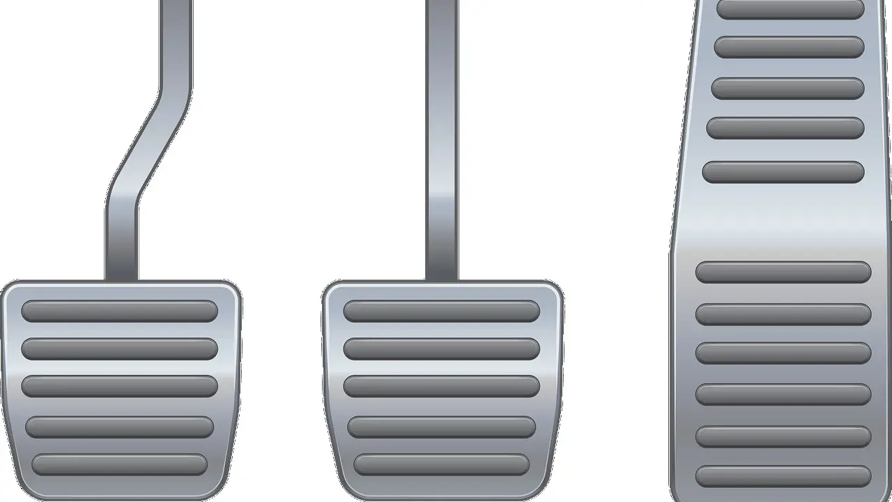 7 Cara Mengemudi Mobil Manual yang Benar, Agar Aman, Nyaman dan Lancar ...