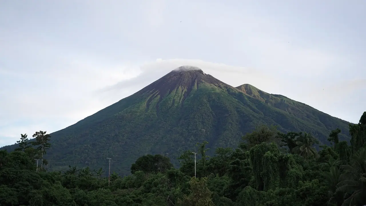 Kisah Gunung Gamalama, Mulai dari Lokasi Makam Suci hingga Jalur ...