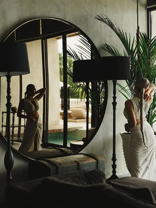 6 Potret Agnez Mo Liburan di Bali, Pamer Body Goals hingga Nge-gym dan ...