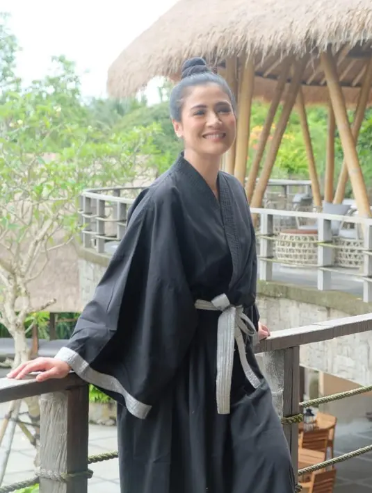 Pesona Fera Feriska di Usia Hampir Kepala Empat, Anti Menua - Cantiknya ...