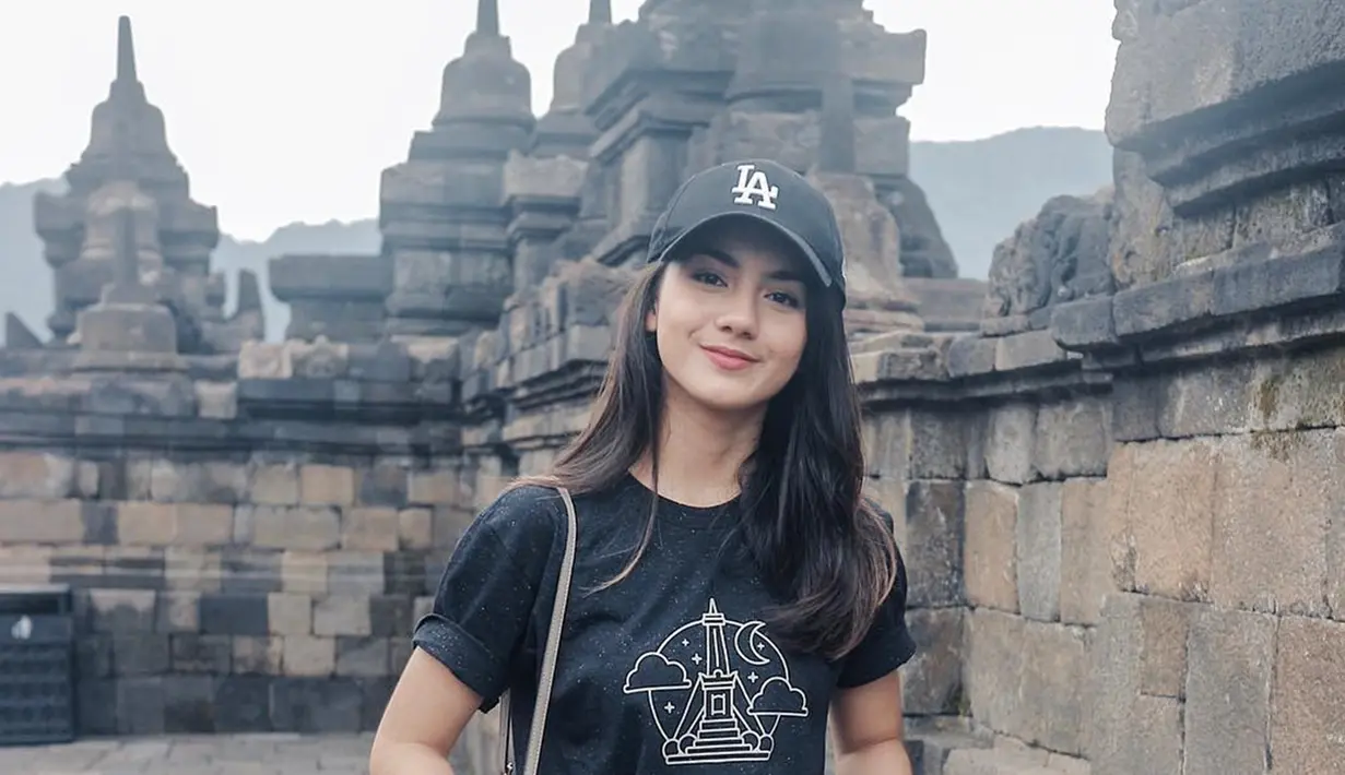 FOTO: Gaya Liburan Ersya Aurelia, Tetap Cantik Meski Pakai Outfit ...