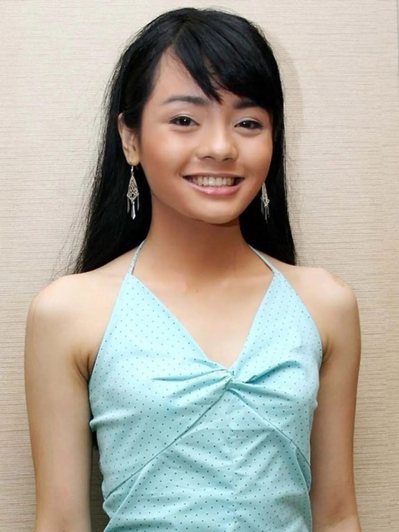 6 Foto Lawas Gita Sinaga saat Awal Karier, Bikin Pangling - Hot Liputan6.com