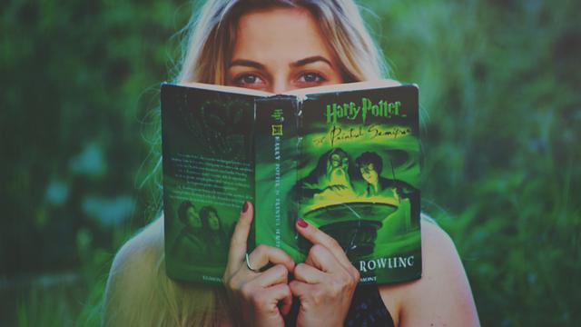 33 Kata-Kata Inspiratif J.K. Rowling, Penulis Harry Potter yang Memikat ...