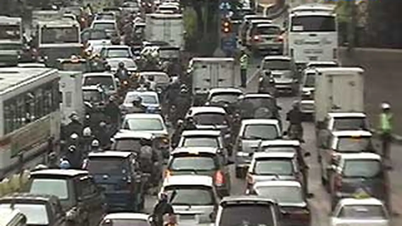 Tol Cawang Arah Tomang Merayap - News Liputan6.com