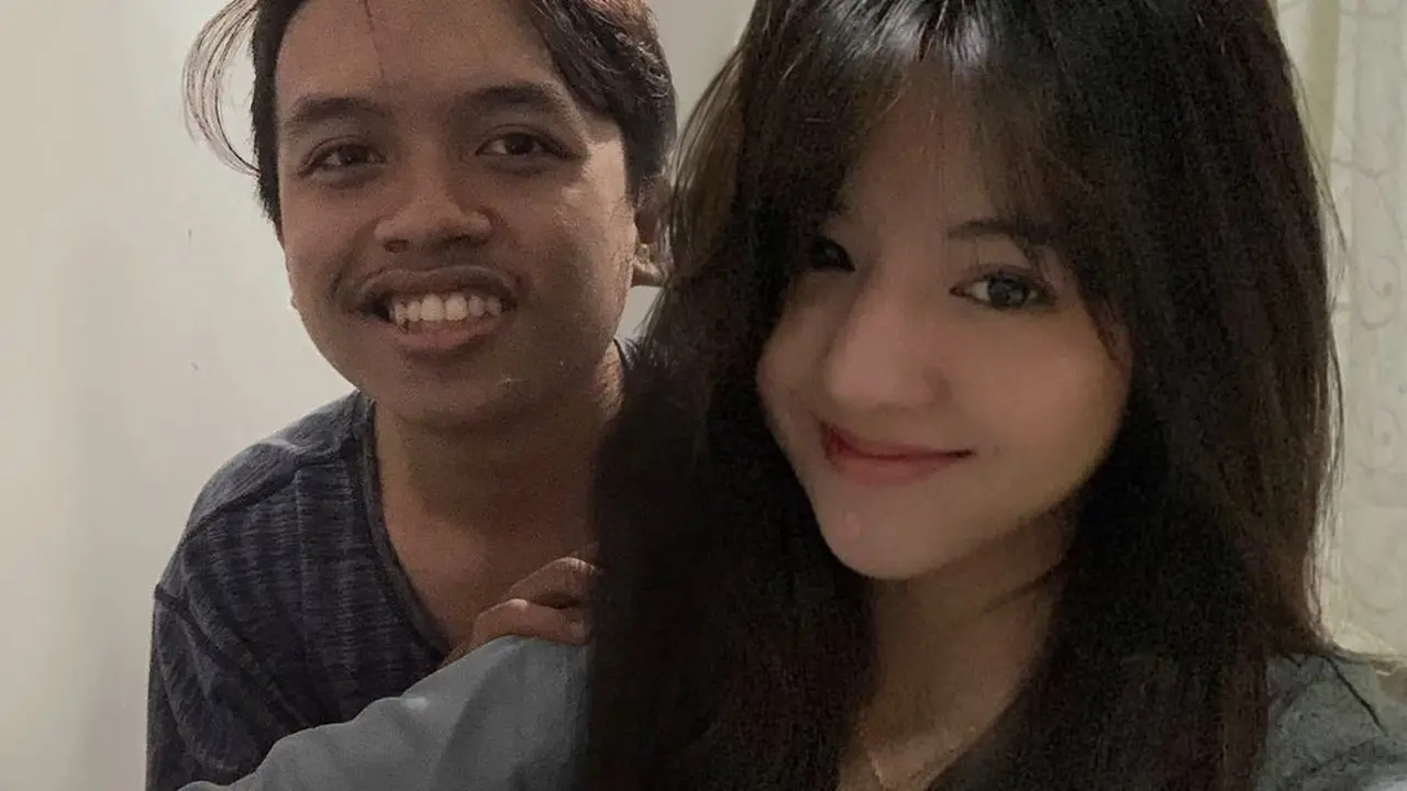 6 Editan Foto Pria Bareng Brand Ambassador E-Sport Ini Halu, Kocak - Hot Liputan6.com