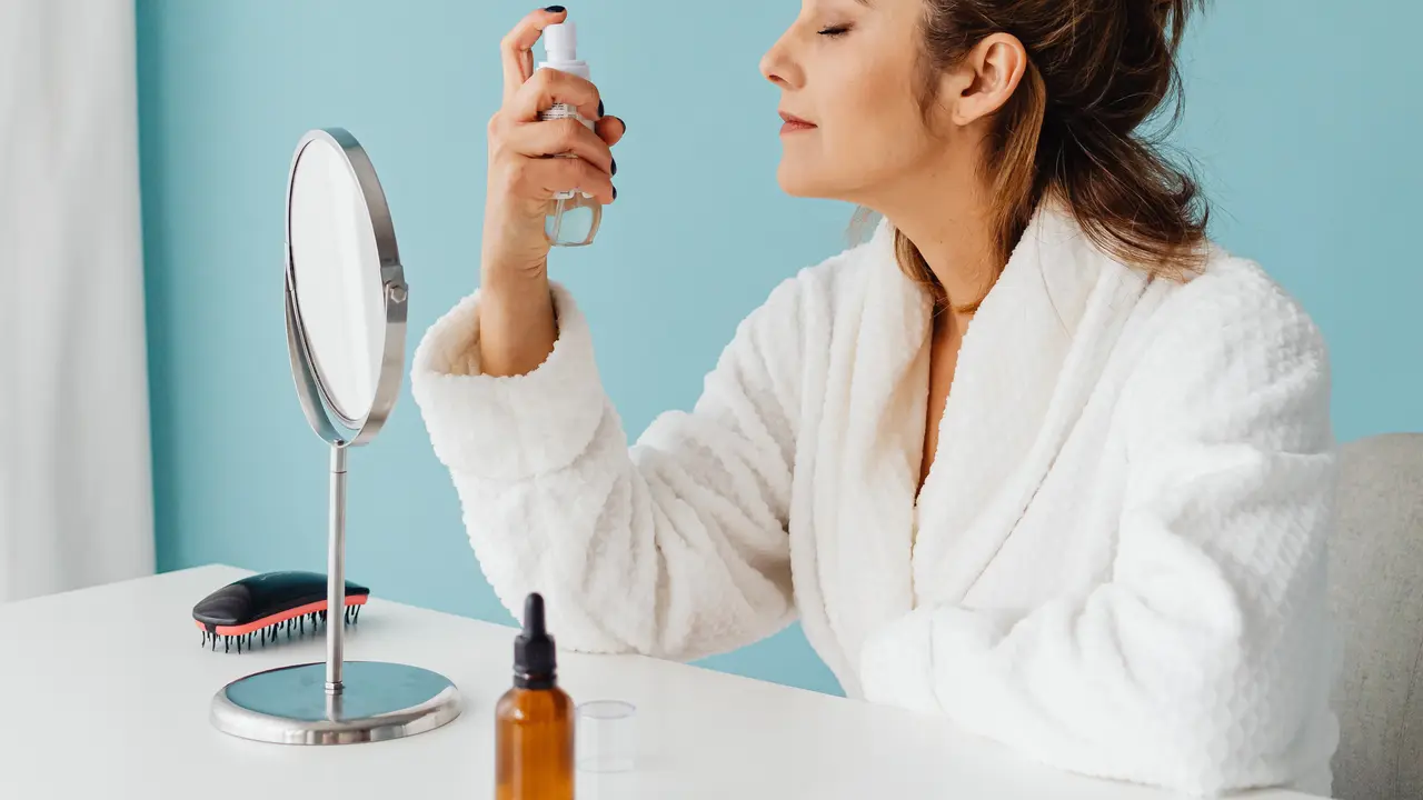 6 Cara Menggunakan Face Mist untuk Peroleh Banyak Manfaat dengan Satu ...