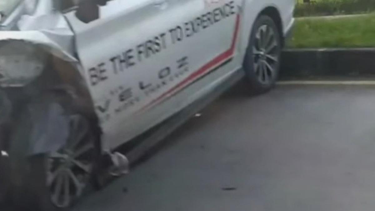 Mobil Test Drive All New Toyota Veloz Alami Kecelakaan - Otomotif ...