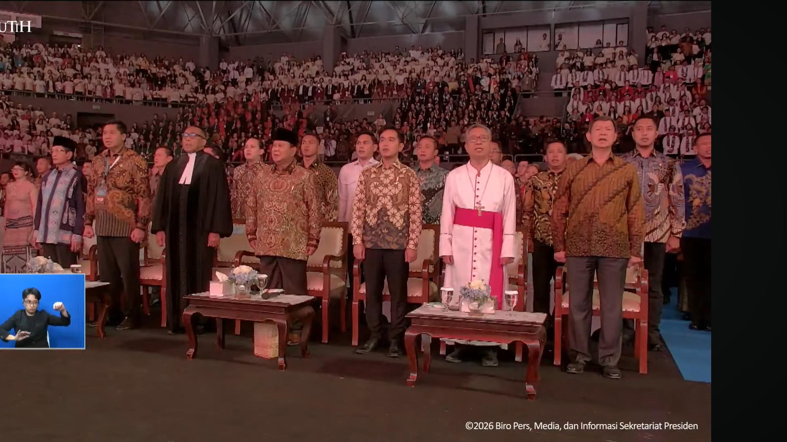 Berbatik Cokelat, Prabowo Hadiri Perayaan Natal Nasional 2025 di Tennis ...