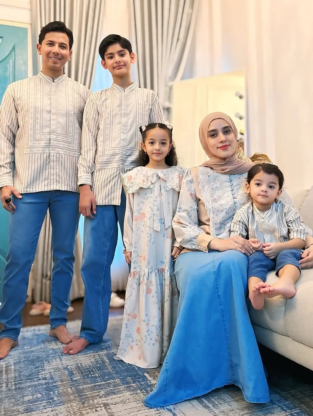 Pemotretan Keluarga Fairuz A Rafiq dan Sonny Septian, Wajah Anak ...