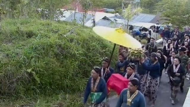 Ritual Labuhan di Merapi, Peringatan Bertahtanya Sri Sultan HB X - News ...