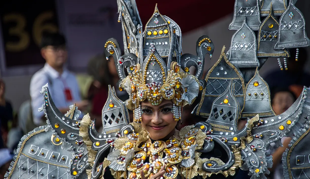 PHOTO: Deretan Kostum Unik Meriahkan Jember Fashion Carnaval 2017 ...
