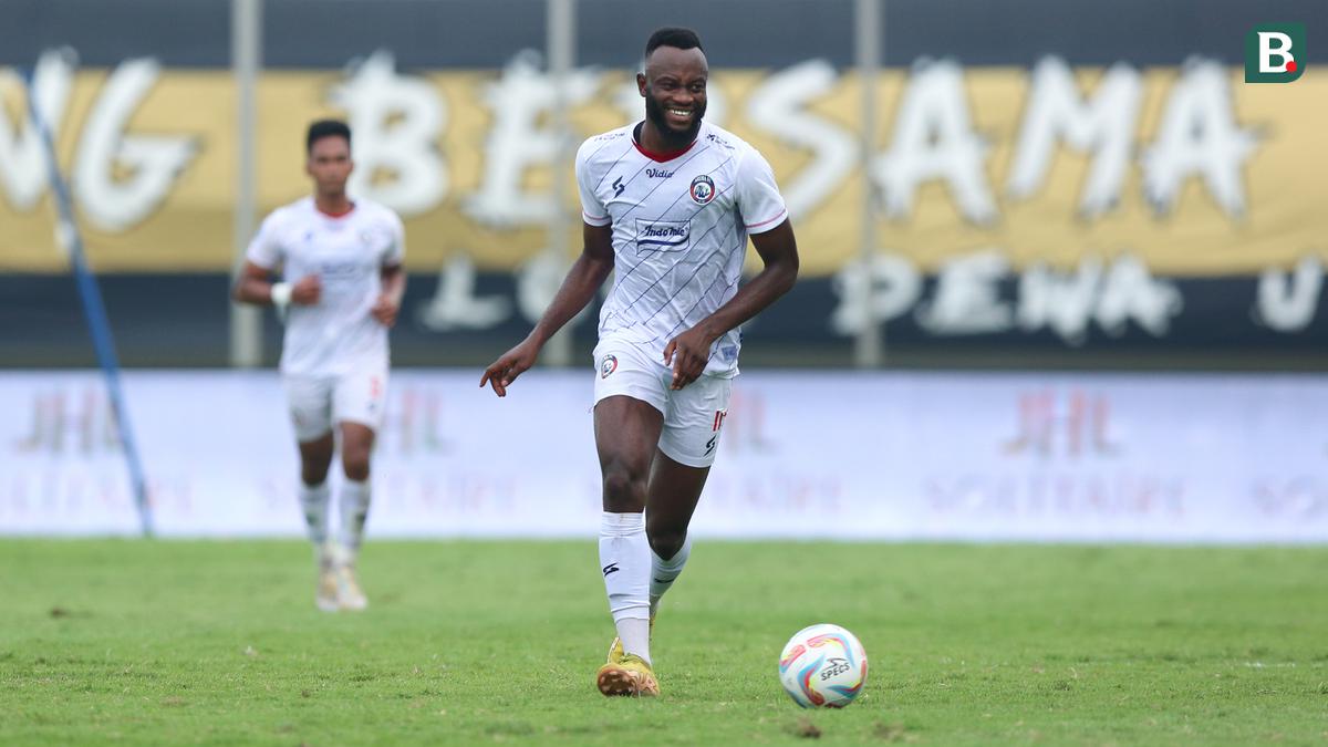 Striker Arema FC, Charles Lokolingoy Digoda Banyak Tim untuk Cabut ...