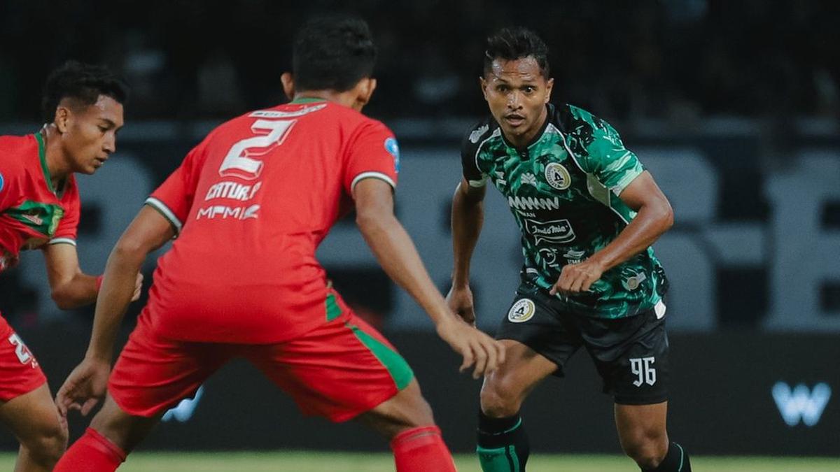 Sudah Jatuh Tertimpa Tangga Pula: Setelah Kalah dari Persebaya, PSS Dapat Pengurangan 3 Poin ...