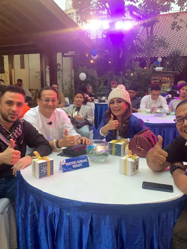 6 Potret Buka Bersama Bintang Sinetron Kolosal Jadul, Reuni Angling ...
