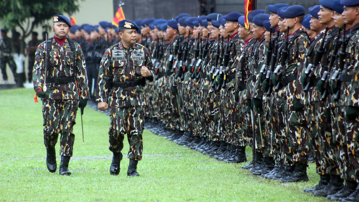 Seragam Loreng Brimob Bikin Polisi Susah Move On dari Militer