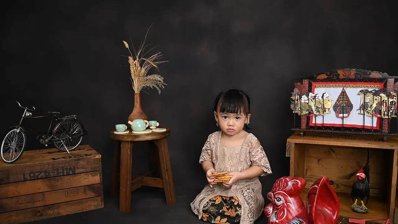 5 Potret Anak Felicya Angelista dan Caesar Hito dalam Balutan Outfit ...