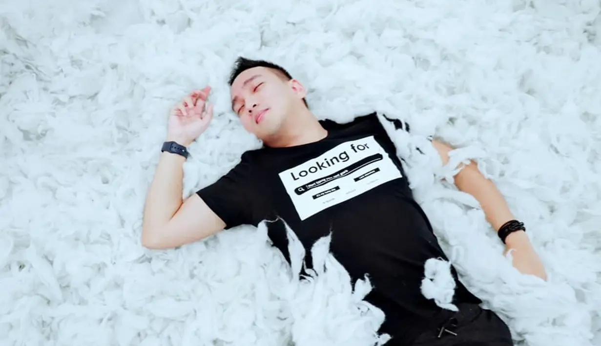 FOTO: Gaya Dicky AFI di Berbagai Spot Instagramable, Bak Model - Foto ...