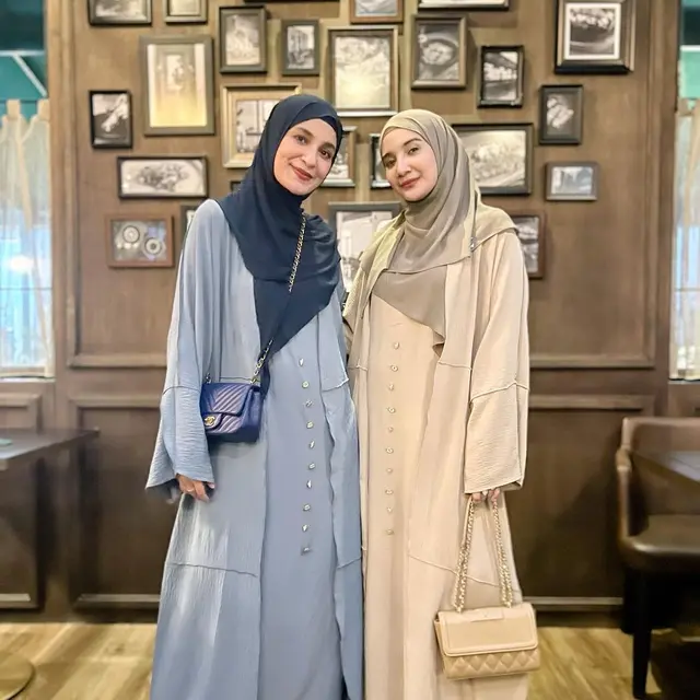Potret 6 Kakak Adik Artis yang Kini Sama-Sama Berhijab, Tampil Lebih Anggun - Hot Liputan6.com