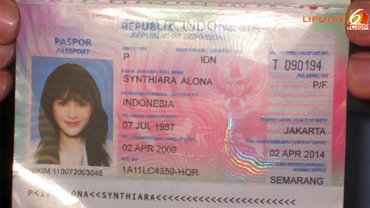 Inilah Data Palsu Cynthiara Alona di Paspor - ShowBiz Liputan6.com