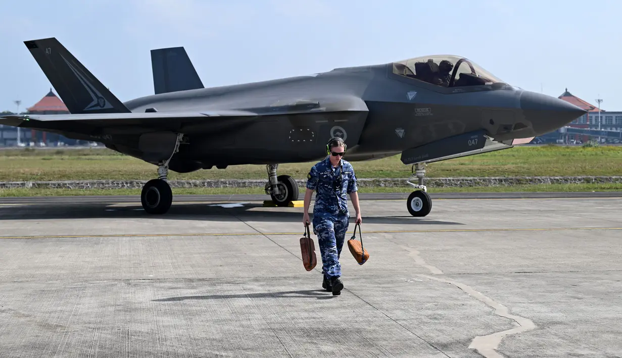 Melihat Atraksi dan Manuver Jet Tempur F35 Angkatan Udara Australia di Bali International ...