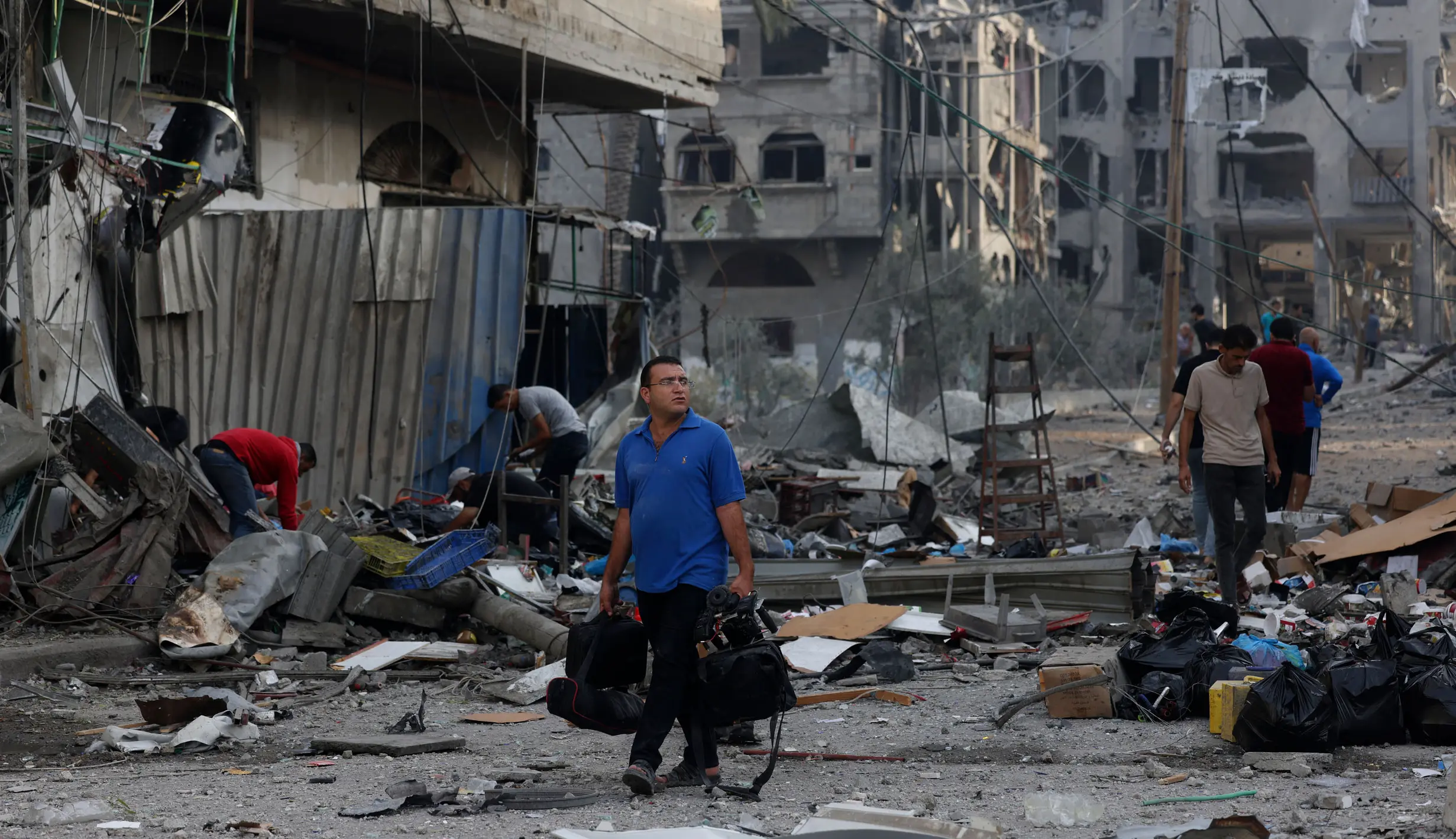 Bawa Barang Seadanya, Warga Tinggalkan Gaza - Foto Liputan6.com