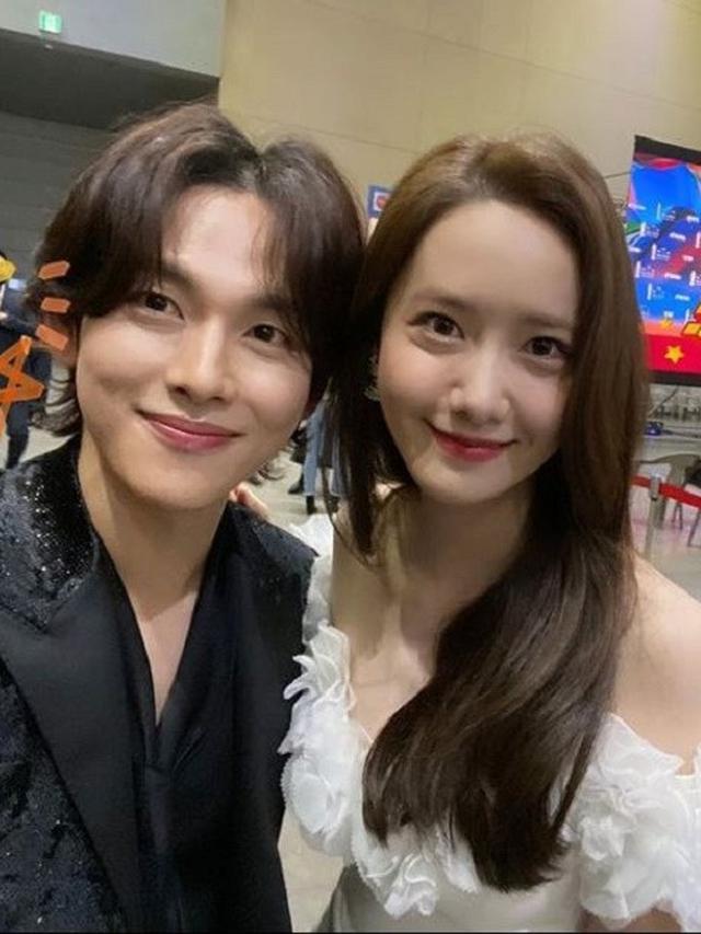 YoonA SNSD Bertemu Im Siwan di Acara Baeksang Arts Awards ke-58, Jadi ...