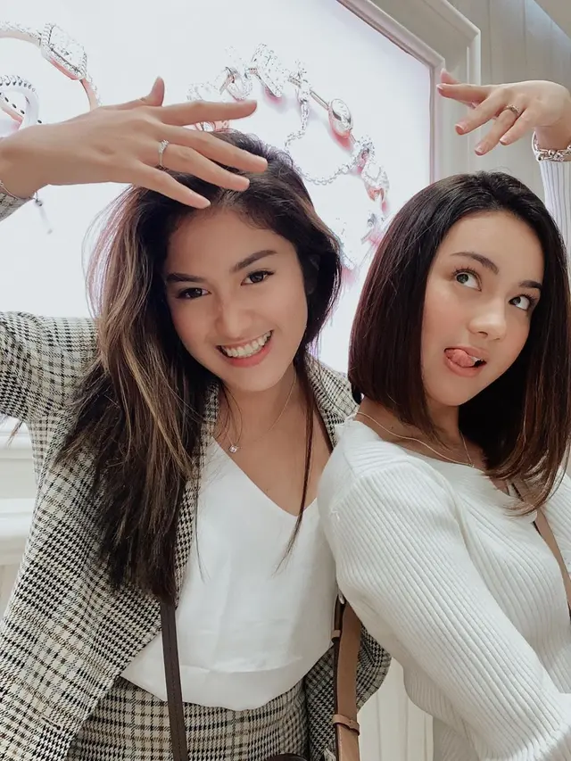 Kompak Joget TikTok, Ini 7 Potret Kebersaman Ochi Rosdiana dan Ersya Aurelia - Hot Liputan6.com