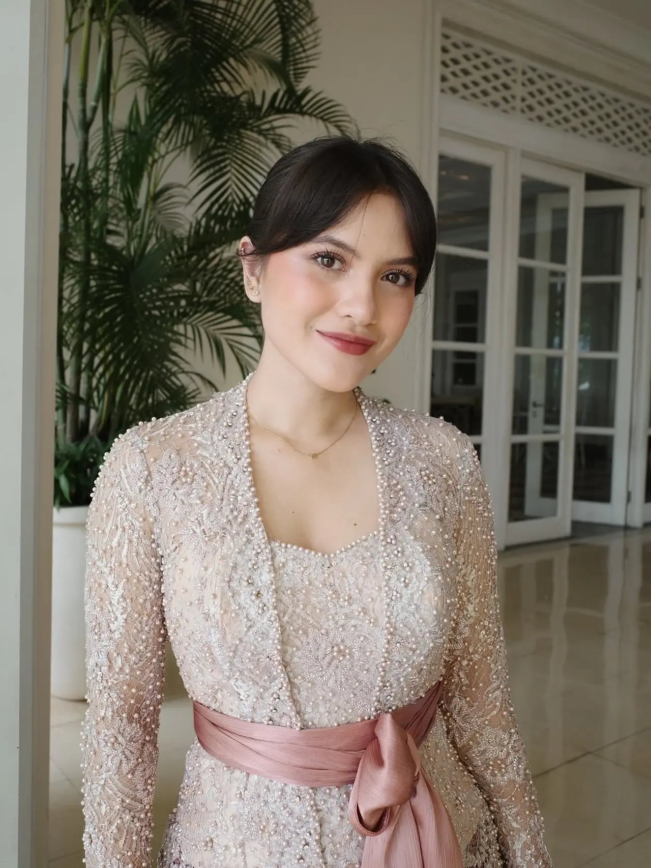 Inspirasi Tampil Elegan, Simak 5 Model Kebaya Modern Simpel tapi Mewah ...