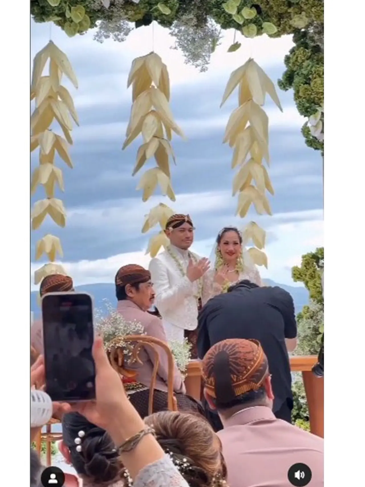 Sah! Ini 8 Potret Pernikahan BCL dan Tiko Aryawardhana yang Digelar Tertutup - Hot Liputan6.com