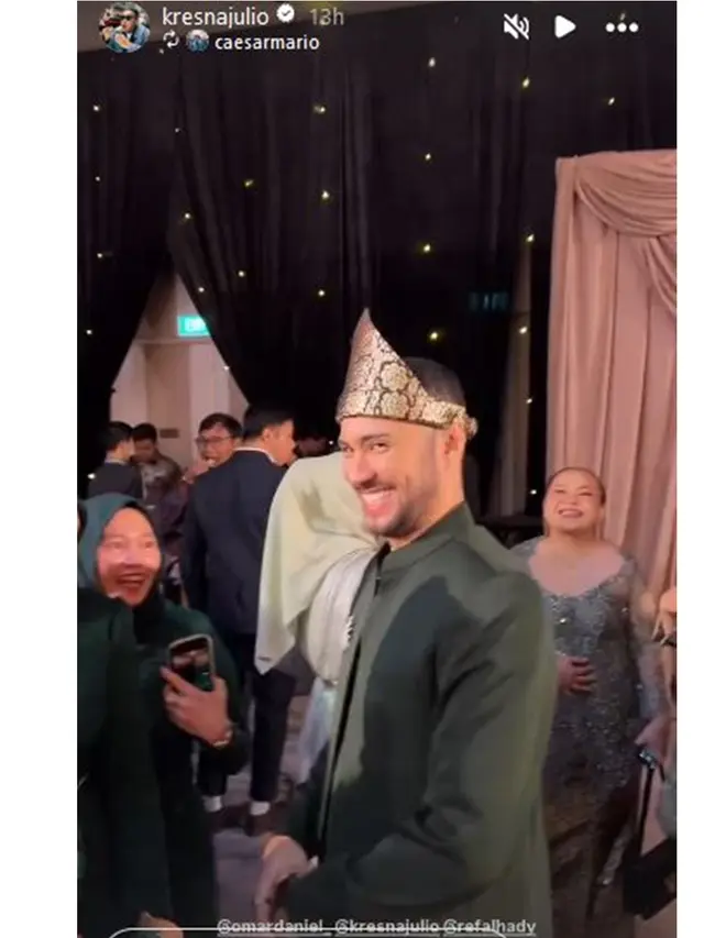 7 Potret Omar Daniel dan Refal Hady di Nikahan Dewi Paramita 'Mici ...