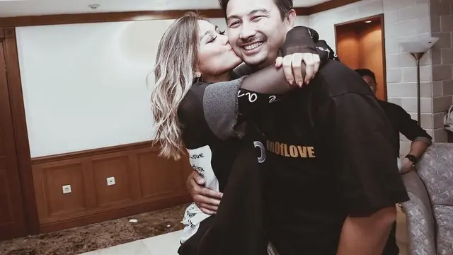 8 Potret Seru Agnez Mo Bareng Steve Muljoto, Sang Kakak yang Baru ...