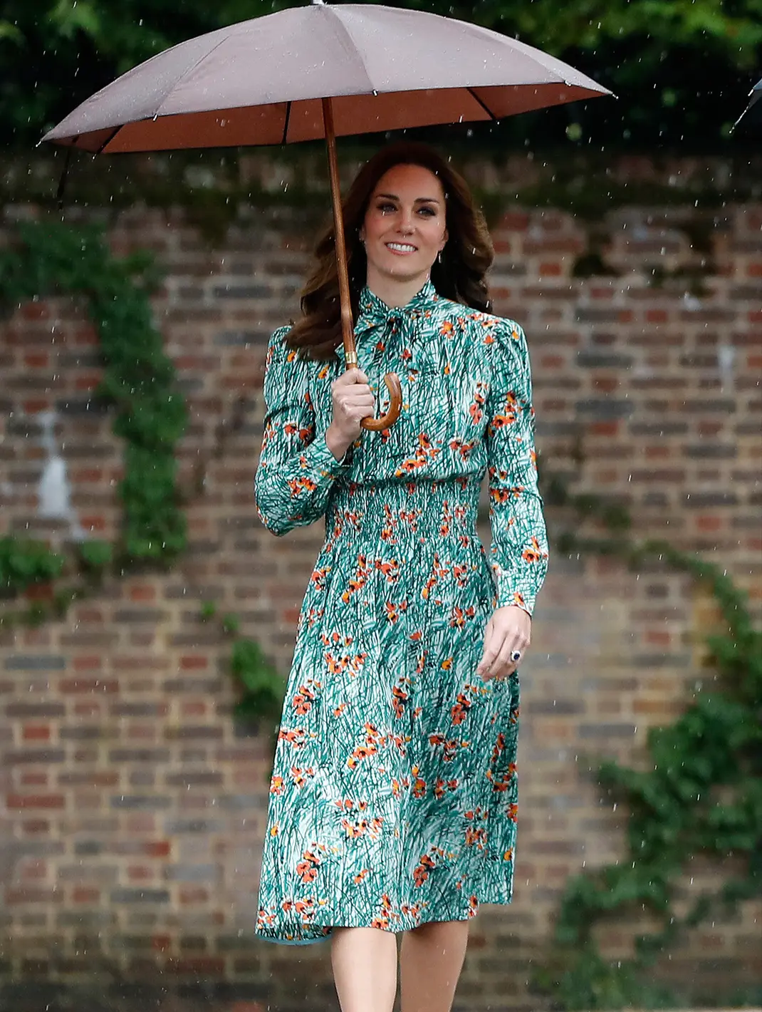 PHOTO: Kenakan Gaun Bermotif Bunga Poppy, Kate Middleton Tampil Anggun ...
