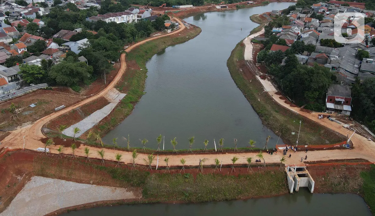 Menikmati Akhir Pekan di Ruang Limpah Sungai Brigif - Foto Liputan6.com