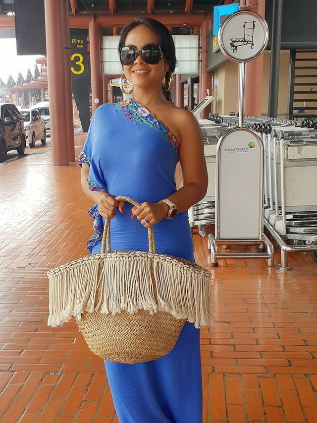 6 Pesona Sapna Husen, Ibunda Steffi Zamora yang Awet Muda - Hot ...