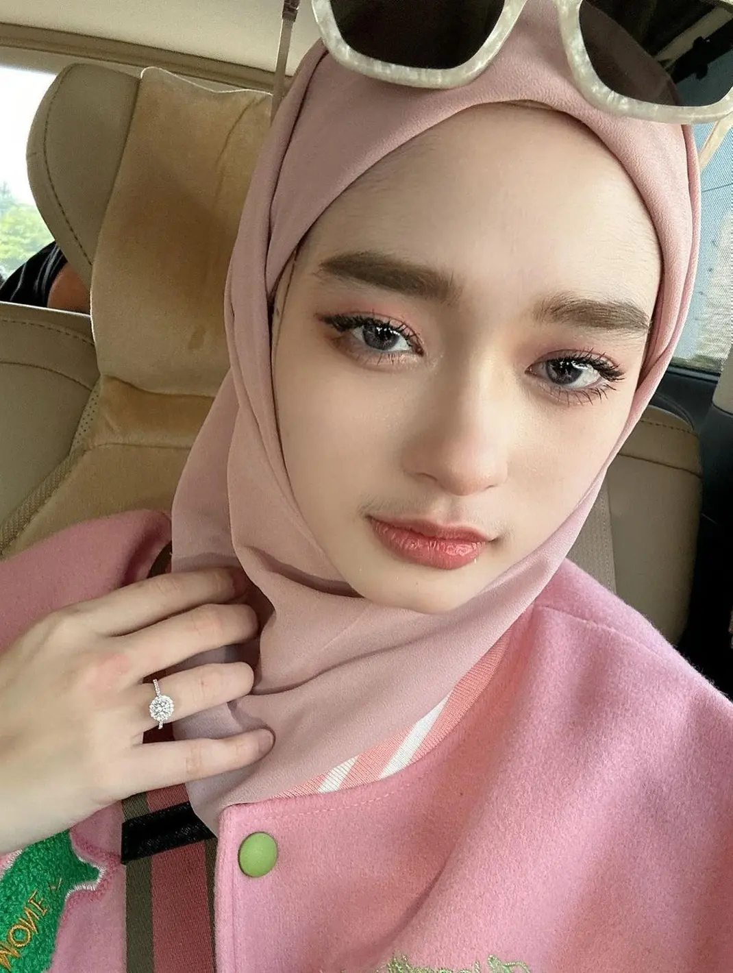 6 Potret Gaya Hijab Inara Rusli usai Lepas Cadar yang Disebut Jadul, Kini Jadi Tren - Photo ...