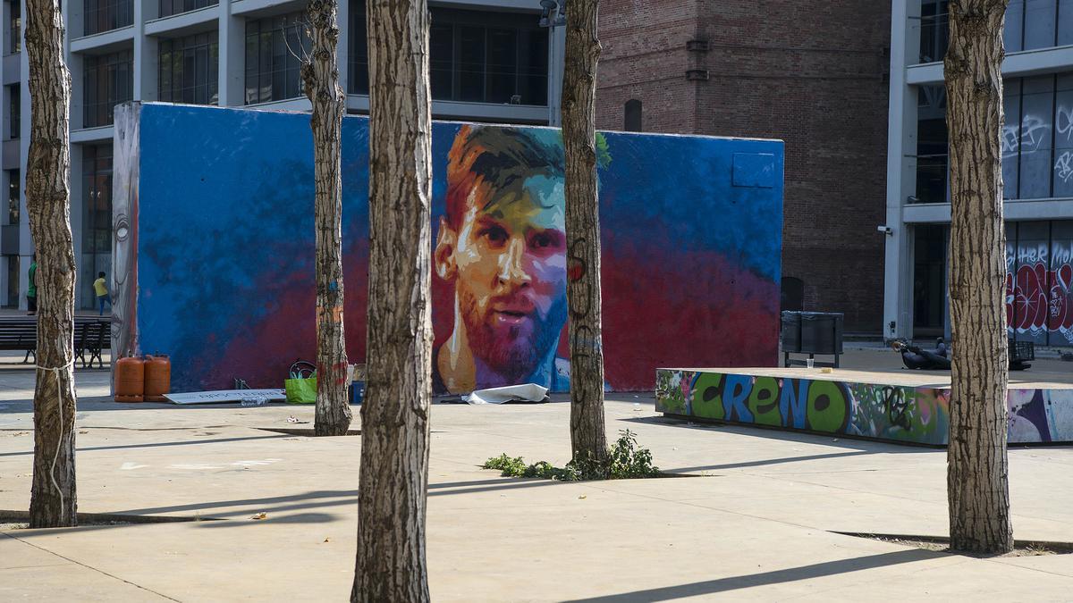 FOTO: Wajah Lionel Messi Menghiasi Sudut Kota Barcelona