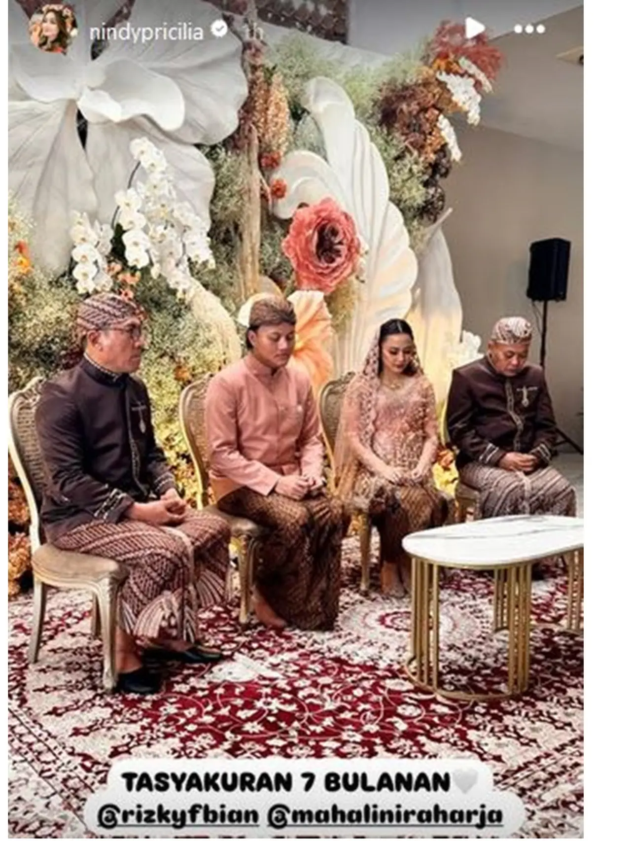 6 Potret Pengajian 7 Bulan Kehamilan Mahalini, Bumil Menawan Pakai ...