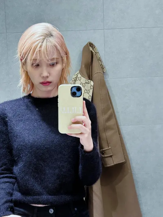 Penampilan Baru IU Jadi Sorotan dengan Pink Blonde Hair - Foto Liputan6.com