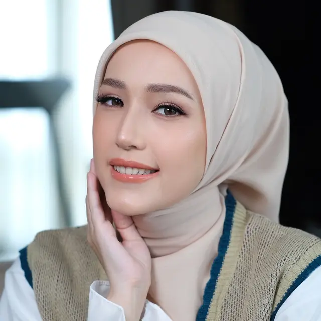 Potret 6 Artis Blasteran yang Putuskan Berhijab, Pesonanya Makin ...