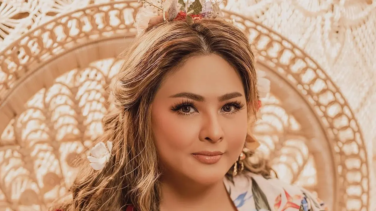 7 Potret Terbaru Audy Item Turun Berat Badan, Gaya Makeup dan Baju ...