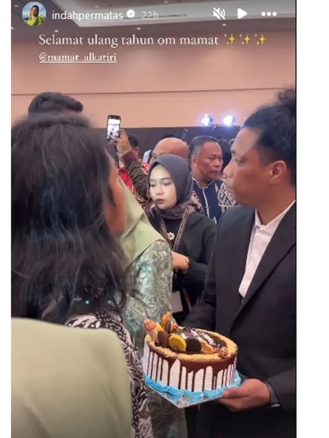 6 Potret Indah Permatasari dan Arie Kriting Kondangan ke Pernikahan Mamat Alkatiri - Hot ...