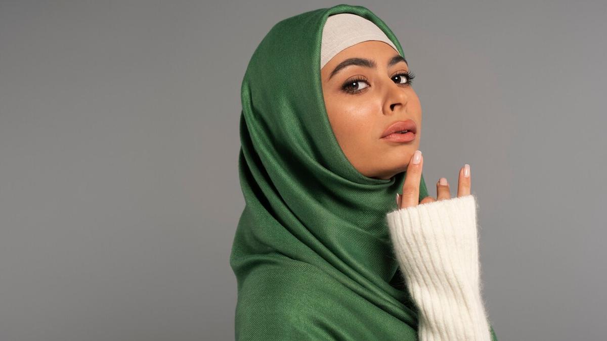 5 Solusi Praktis untuk Rambut Lepek, Panduan Bagi Wanita Berhijab - Hot ...